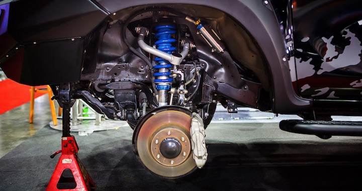 8 Signs of Bad Shock Absorbers: Damage & Wear Explained